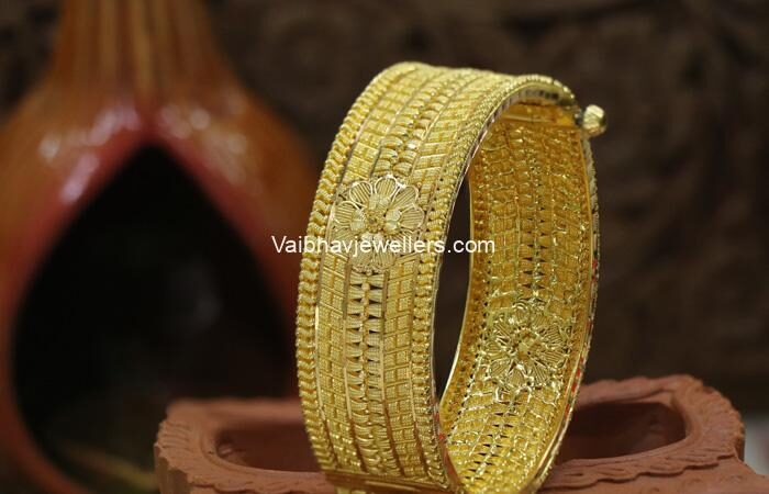 Shop South Indian Gold Bangles | Authentic Collection
