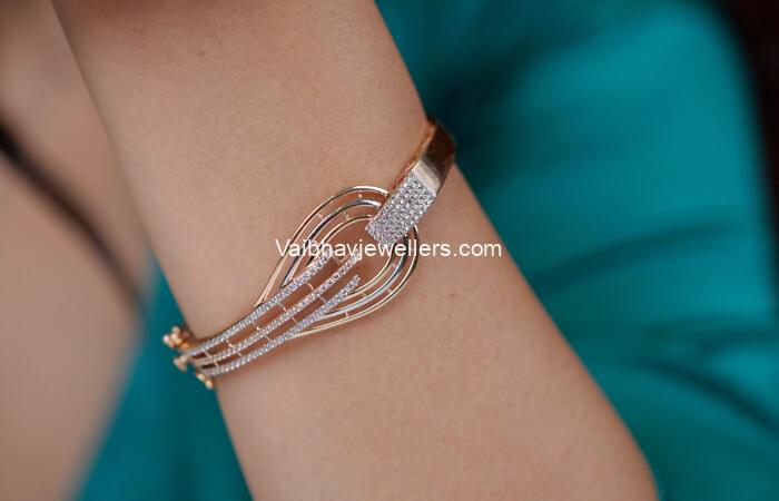 Shop Glorious Shine Gold Bracelet Online at Vaibhav Jewellers